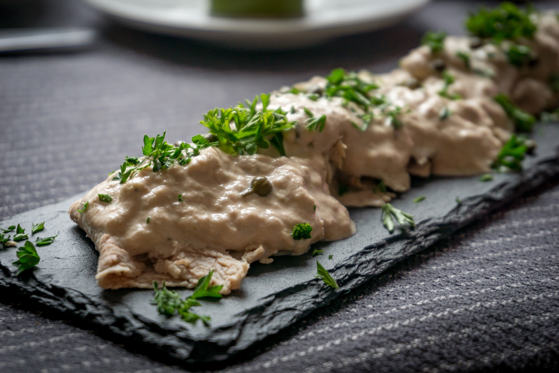 Vitello tonnato (Telecí maso s tuňákovou omáčkou) - Itálie pro všechny
